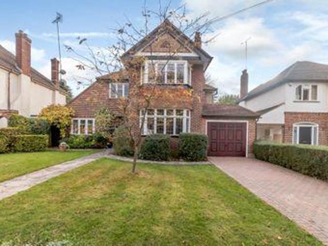4 Bedrooms Detached house for sale in Grosvenor Road, Northwood HA6