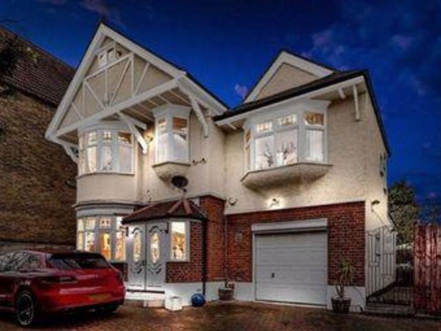 4 Bedrooms Detached house for sale in Grove Hill, South Woodford, London E18