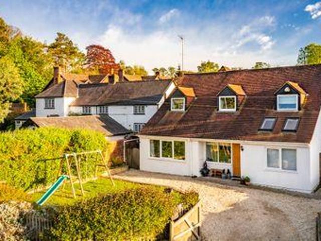 4 Bedrooms Detached house for sale in Hunters Lodge, Goring On Thames RG8