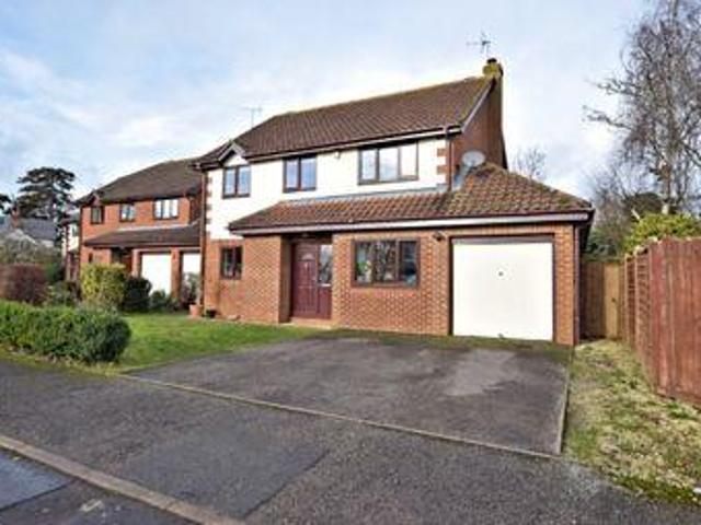 4 Bedrooms Detached house for sale in Hunters Way, Spencers Wood, Reading RG7