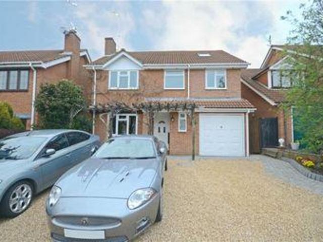4 Bedrooms Detached house for sale in Hailsham Close, Heath Park, Sandhurst GU47