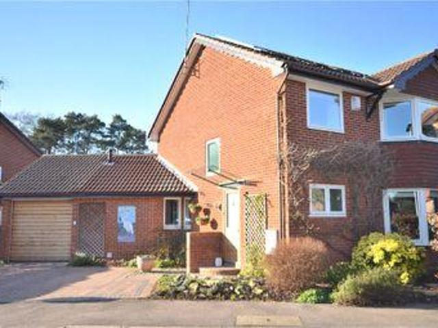 4 Bedrooms Detached house for sale in Hale End, Bracknell, Berkshire RG12