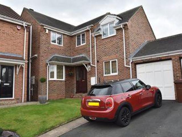 4 Bedrooms Detached house for sale in Hall Farm Park, Micklefield, Leeds LS25