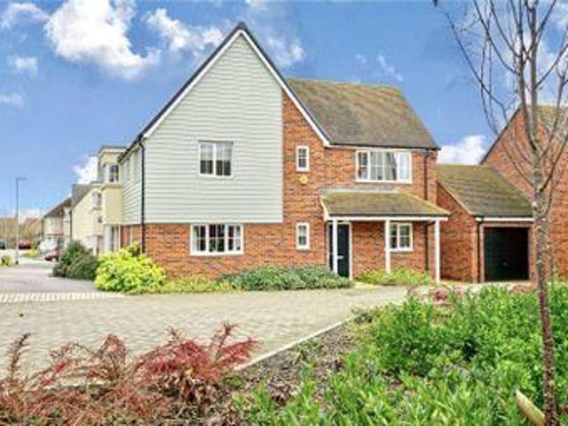 4 Bedrooms Detached house for sale in Harvest Drive, St. Neots, Cambridgeshire PE19
