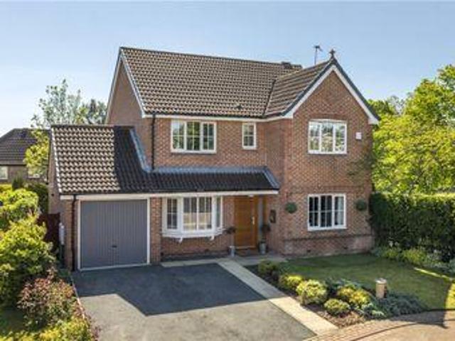 4 Bedrooms Detached house for sale in Hawthorne Gardens, Leeds, West Yorkshire LS16