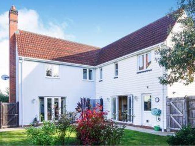 4 Bedrooms Detached house for sale in Hazel Close, Dunmow CM6