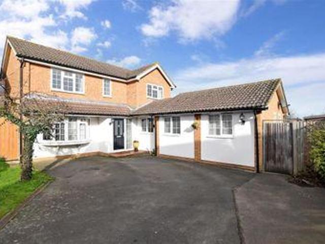 4 Bedrooms Detached house for sale in Hazelwood Drive, Maidstone, Kent ME16