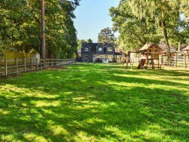 4 Bedrooms Detached house for sale in Heath Ride, Wokingham RG40