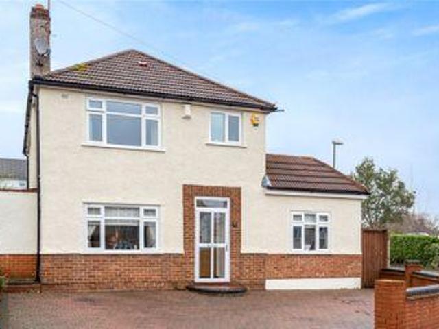 4 Bedrooms Detached house for sale in Heath Rise, Bromley BR2
