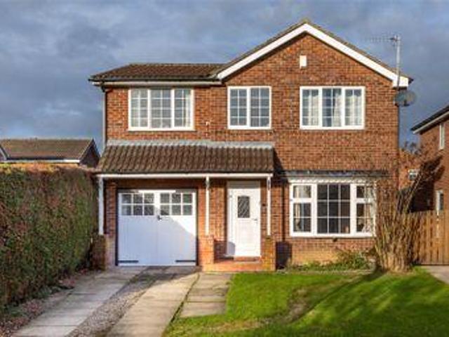 4 Bedrooms Detached house for sale in Herdsman Drive, Copmanthorpe, York YO23