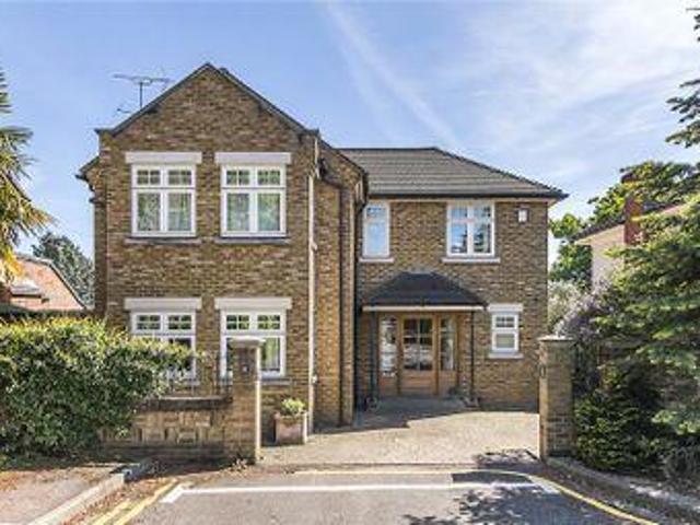 4 Bedrooms Detached house for sale in High Cedar Drive, London SW20