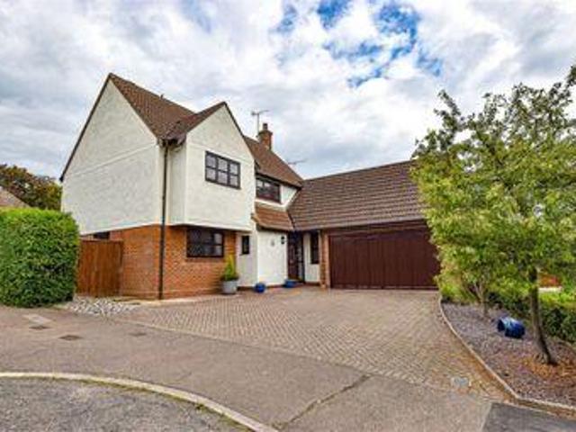 4 Bedrooms Detached house for sale in High Meadow, Dunmow CM6