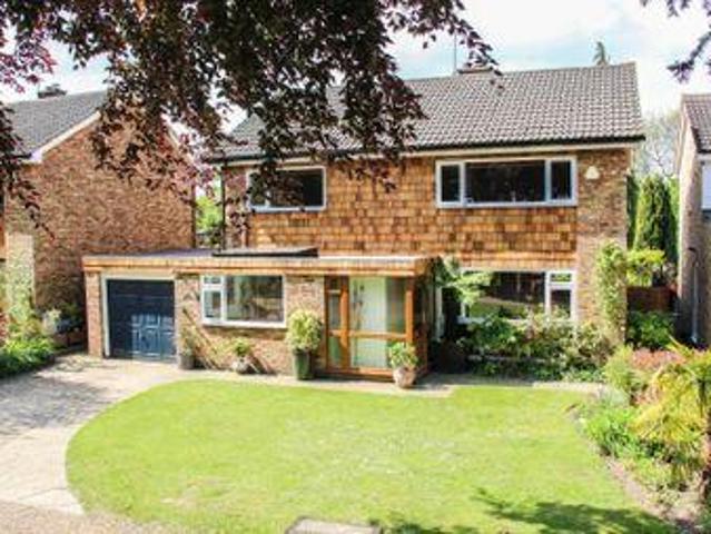 4 Bedrooms Detached house for sale in Higher Drive, Purley CR8