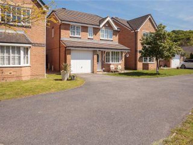4 Bedrooms Detached house for sale in Higson Court, Huddersfield, West Yorkshire HD5