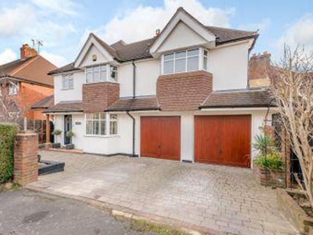 4 Bedrooms Detached house for sale in Hillview Crescent, Guildford GU2