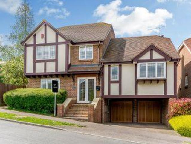 4 Bedrooms Detached house for sale in Hill Rise, Cuffley, Potters Bar EN6