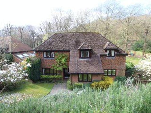 4 Bedrooms Detached house for sale in Hillside Road, Penn, High Wycombe HP10