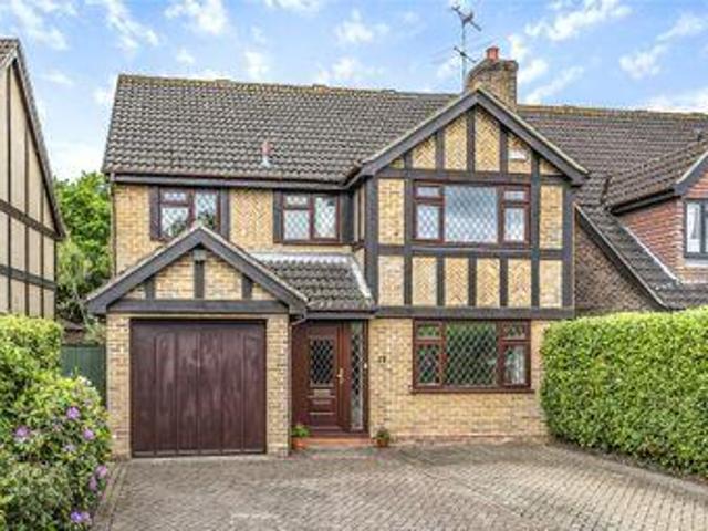 4 Bedrooms Detached house for sale in Hogarth Close, College Town, Sandhurst, Berkshire GU47