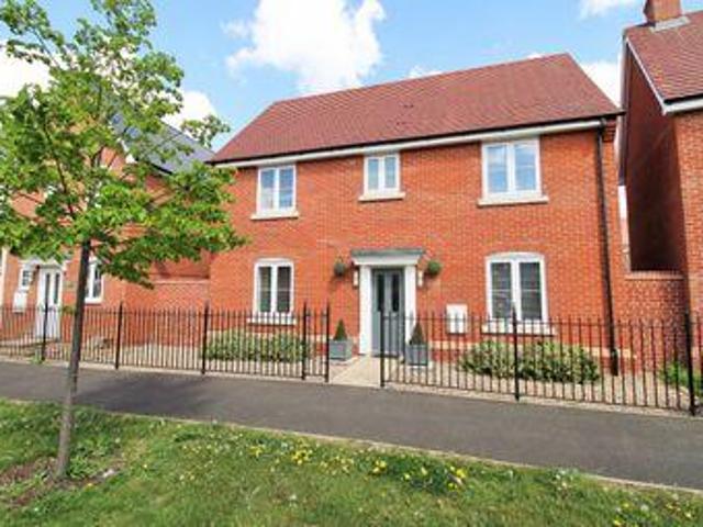 4 Bedrooms Detached house for sale in Hooper Avenue, Colchester CO2