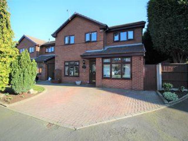 4 Bedrooms Detached house for sale in Holdenbrook Close, Leigh WN7