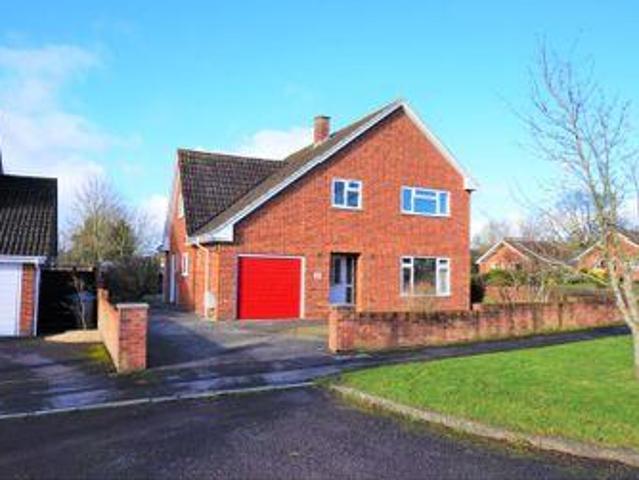 4 Bedrooms Detached house for sale in Holyrood Close, Trowbridge BA14