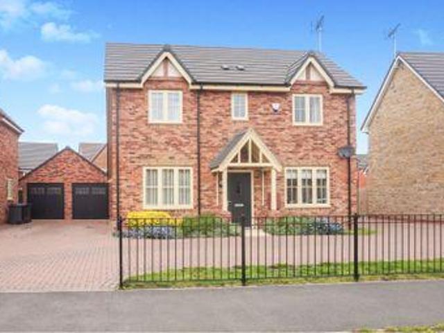 4 Bedrooms Detached house for sale in Home Farm Drive, Boughton NN2