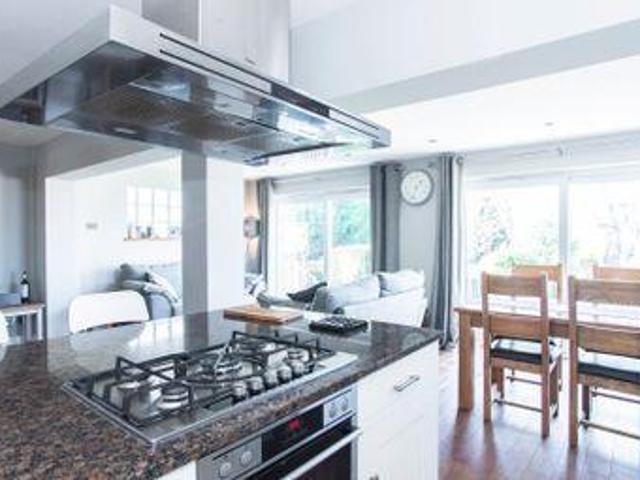 4 Bedrooms Detached house for sale in Honeypot Lane, Brentwood CM14