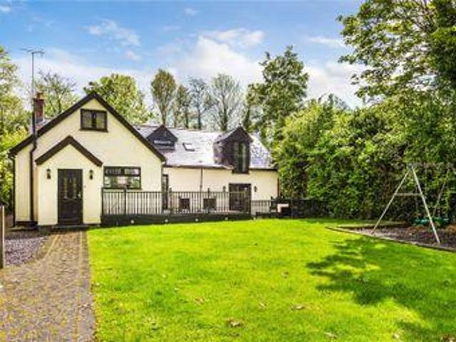 4 Bedrooms Detached house for sale in Horsell, Surrey GU21