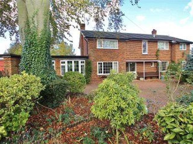 4 Bedrooms Detached house for sale in Horsell, Surrey GU21