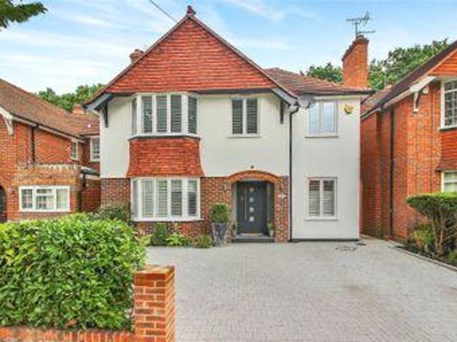 4 Bedrooms Detached house for sale in Horsell, Surrey GU21