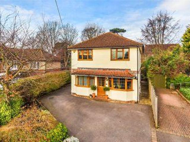4 Bedrooms Detached house for sale in Horsell, Surrey GU21