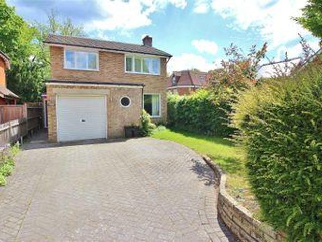 4 Bedrooms Detached house for sale in Horsell, Woking, Surrey GU21