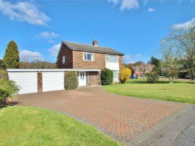 4 Bedrooms Detached house for sale in Horsell, Woking, Surrey GU21
