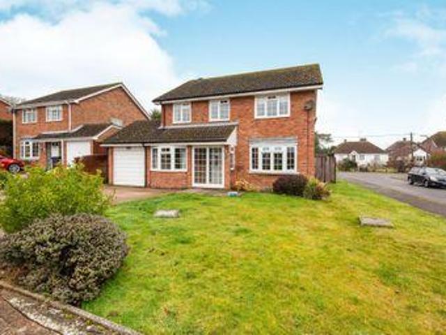 4 Bedrooms Detached house for sale in Howlett Drive, Hailsham BN27