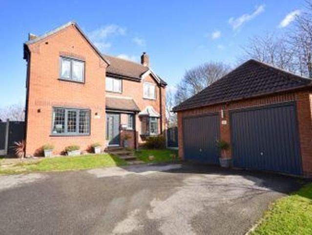 4 Bedrooms Detached house for sale in Ibbetson Oval, Churwell, Morley, Leeds LS27