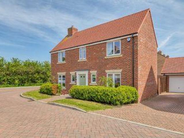 4 Bedrooms Detached house for sale in Juniper Mead, Stotfold, Hitchin, Herts SG5
