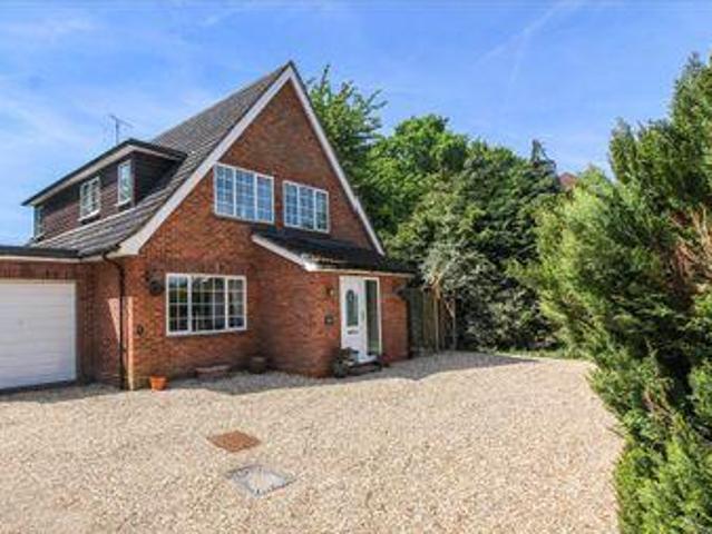 4 Bedrooms Detached house for sale in Jarvis Close, Eversley, Hampshire RG27