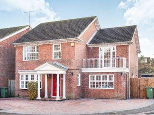 4 Bedrooms Detached house for sale in Kennedy Avenue, Basildon SS15