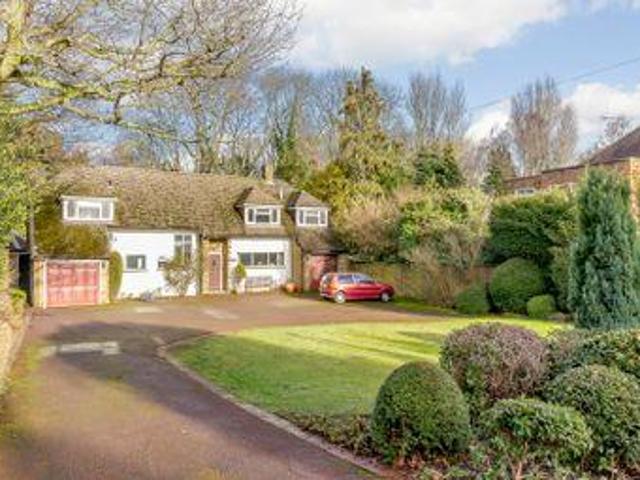 4 Bedrooms Detached house for sale in Kewferry Drive, Northwood HA6