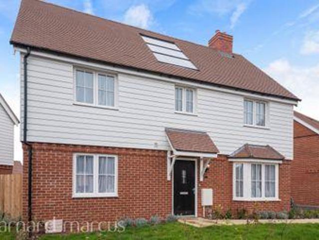 4 Bedrooms Detached house for sale in Kiln Crescent, Horley RH6