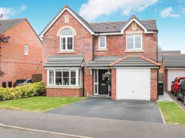 4 Bedrooms Detached house for sale in Kingfisher Crescent, Sandbach CW11