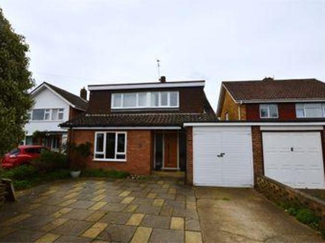 4 Bedrooms Detached house for sale in Kingsmead Avenue, Lower Sunbury, Middlesex TW16
