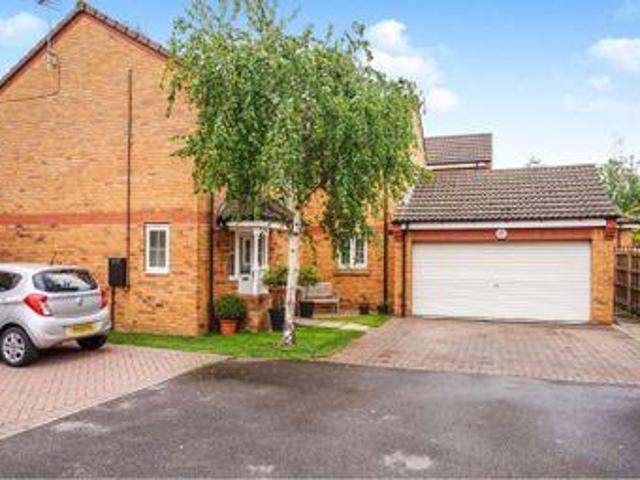 4 Bedrooms Detached house for sale in Kirk Sandall, Doncaster DN3