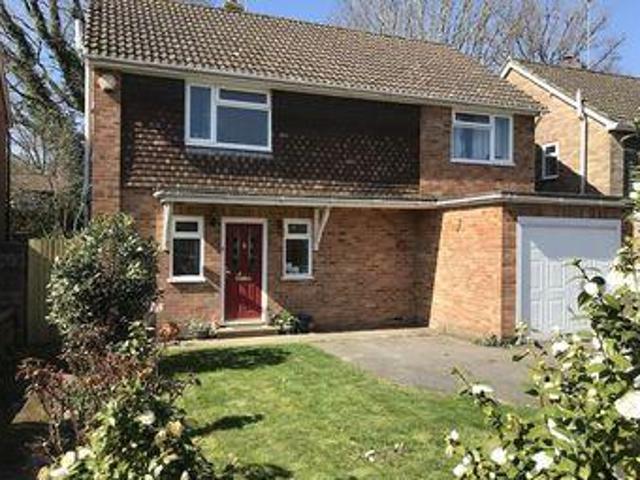 4 Bedrooms Detached house for sale in Kitsmead, Copthorne, Crawley, West Sussex RH10