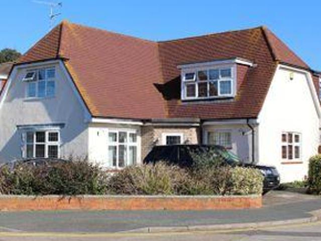 4 Bedrooms Detached house for sale in Ladram Road, Southend On Sea SS1