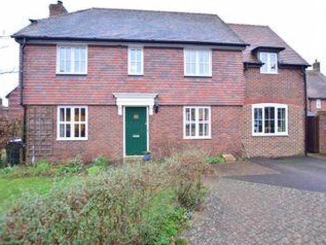 4 Bedrooms Detached house for sale in Larks View, Billingshurst, West Sussex RH14