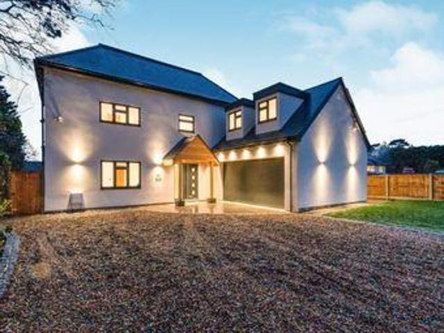 4 Bedrooms Detached house for sale in Lightwater, Surrey, United Kingdom GU18