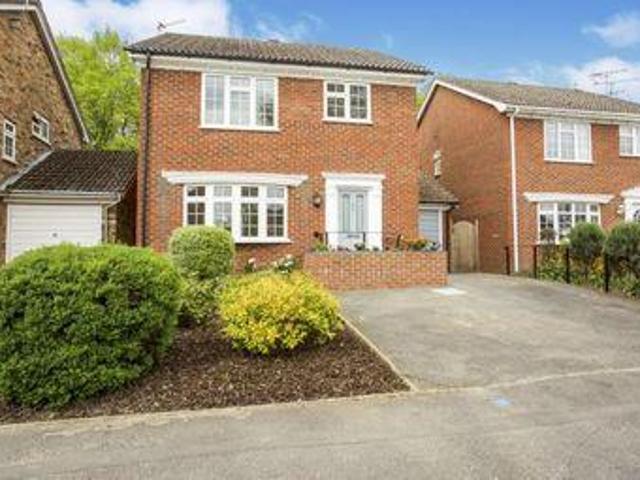 4 Bedrooms Detached house for sale in Lightwater, Surrey, United Kingdom GU18