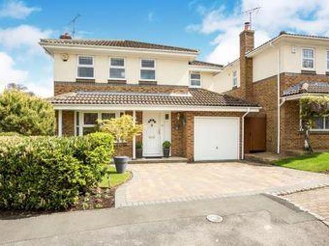 4 Bedrooms Detached house for sale in Lightwater, Surrey, United Kingsom GU18