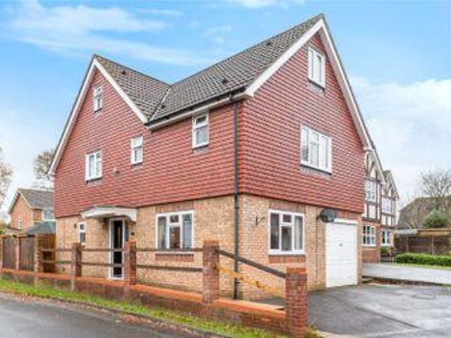 4 Bedrooms Detached house for sale in Lindford Chase, Lindford, Hampshire GU35